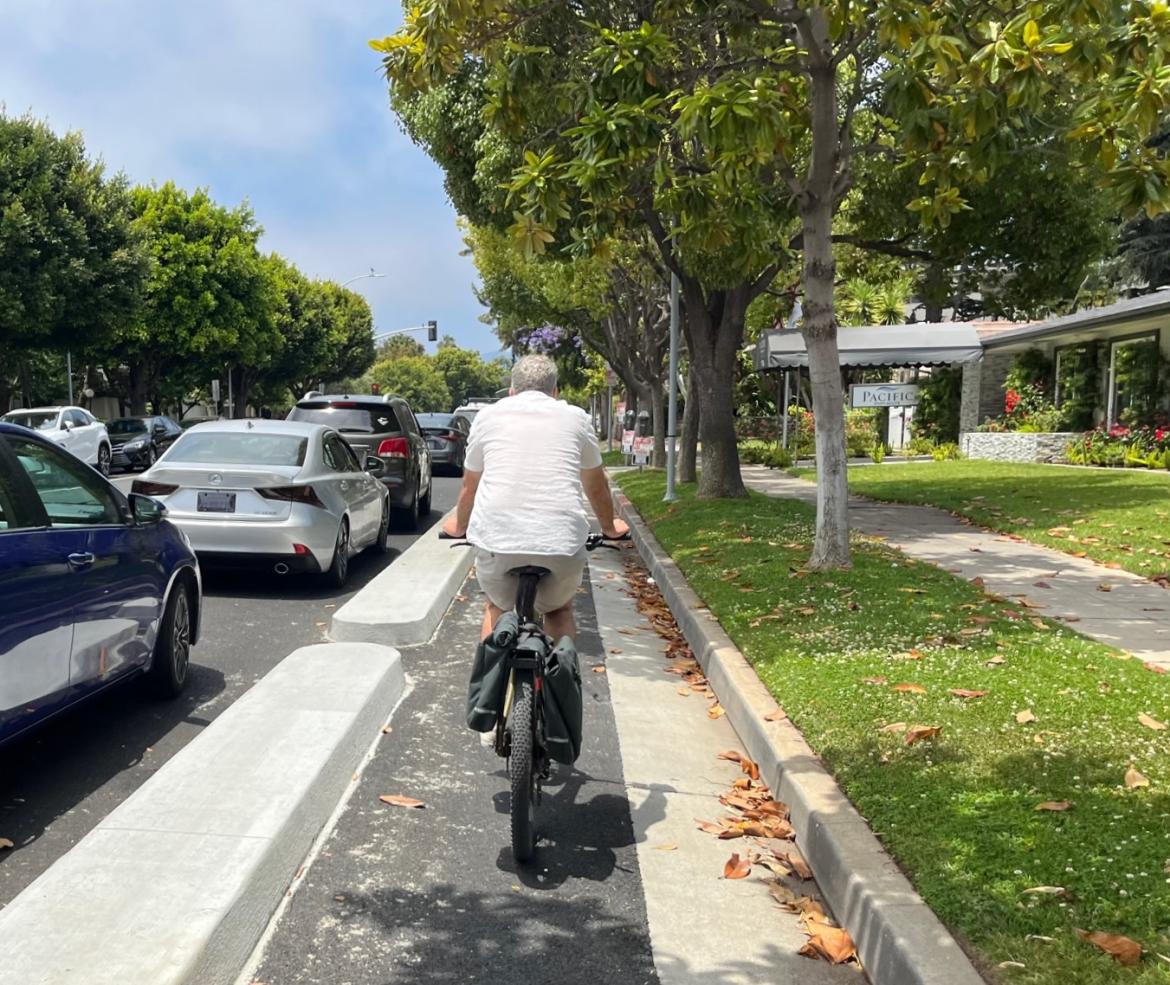 Santa Monica's New 17th Street Curb-Protected Bike Lanes are Amazing ...