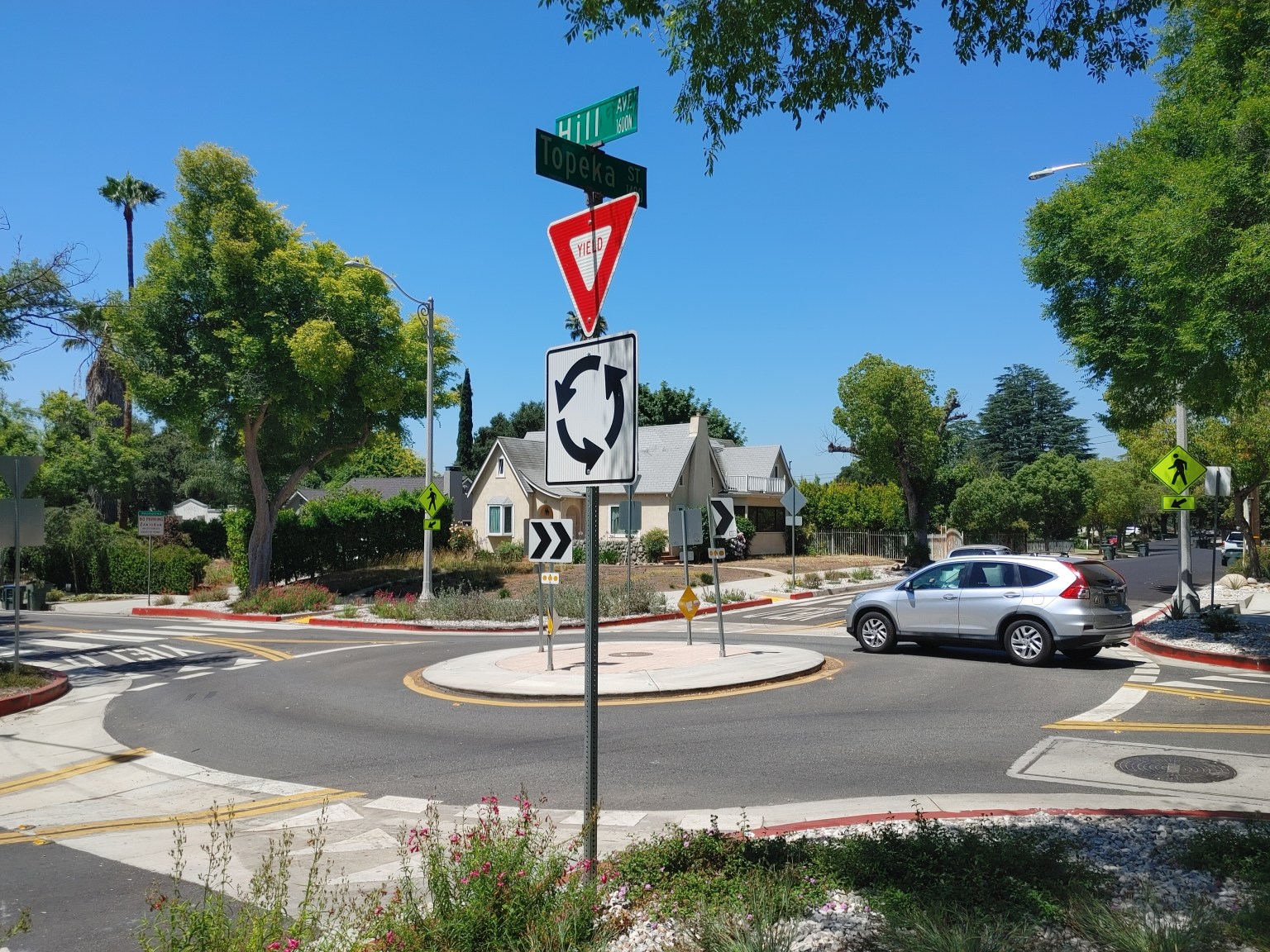 Eyes on the Street: Pasadena’s New Roundabouts - Streetsblog Los Angeles