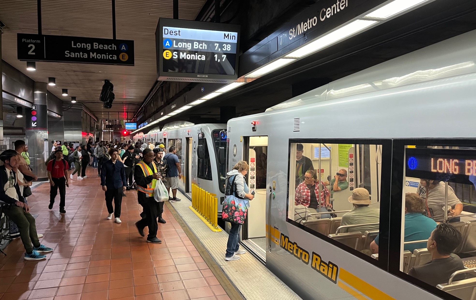 Metro Weekday Ridership Surpasses One Million - Streetsblog Los Angeles